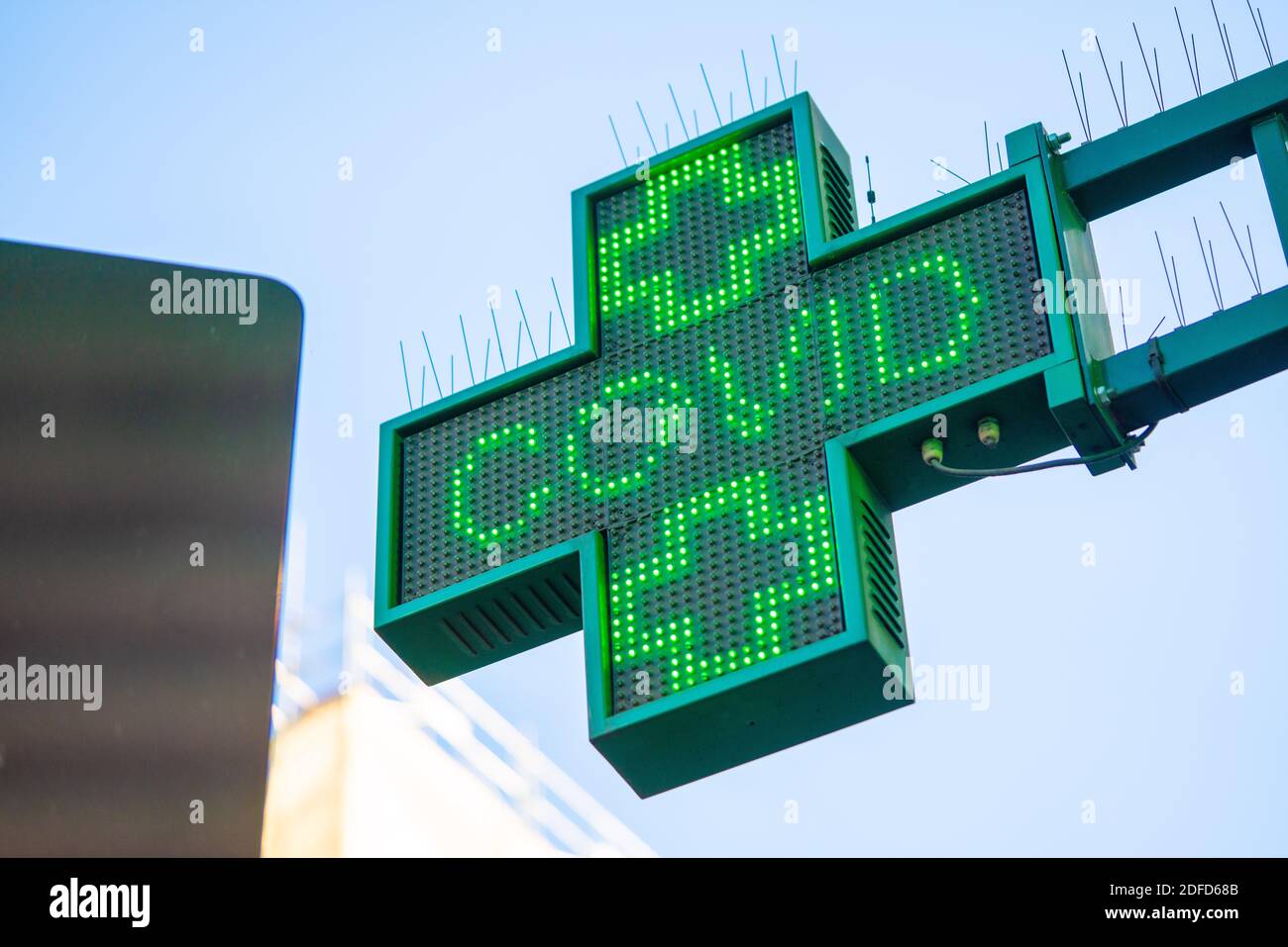 Pharmacy sign performing Covid 19 screening tests Stock Photo - Alamy