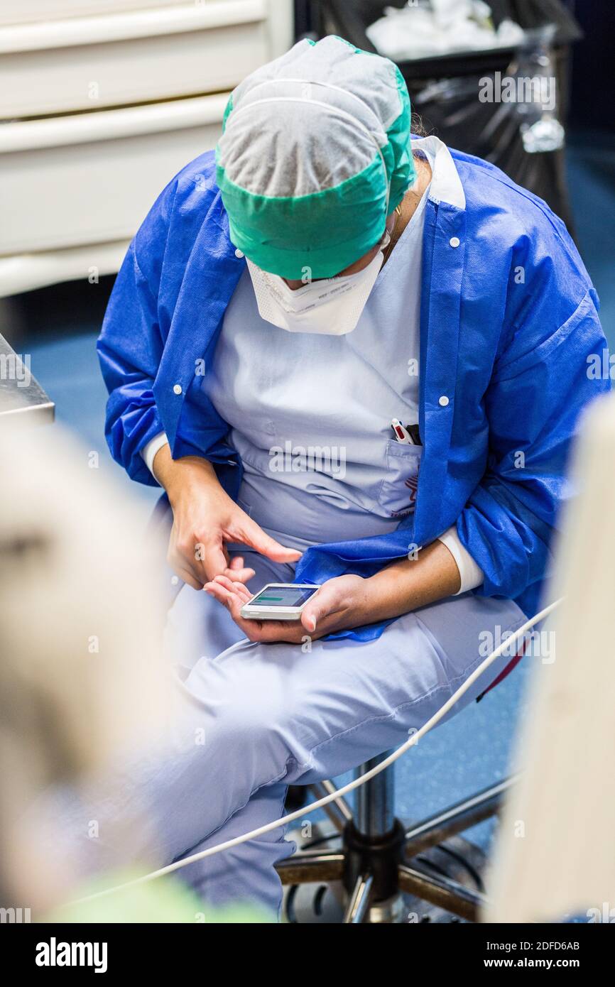 Telephone operating room hi-res stock photography and images - Alamy