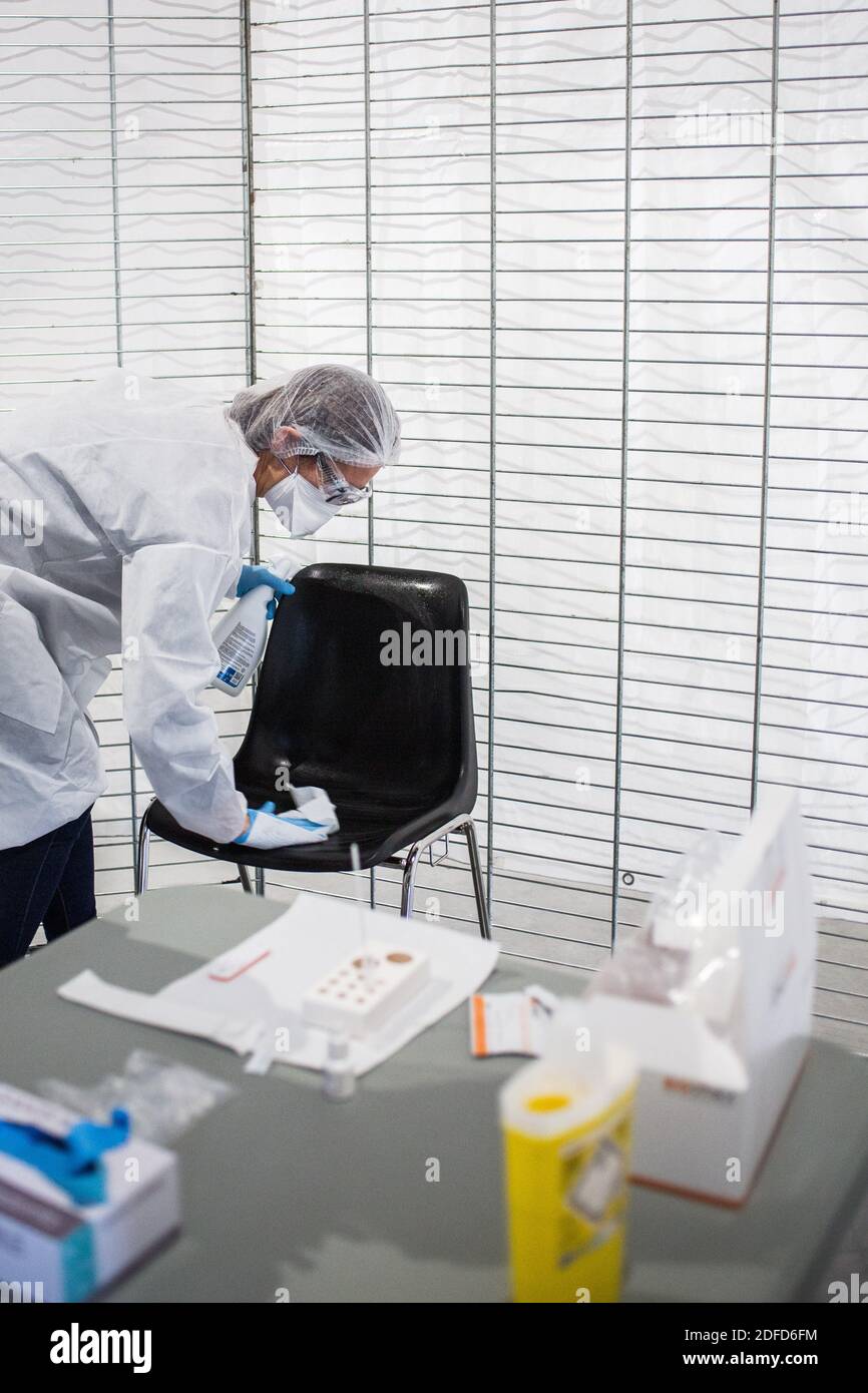 Sampling system hi-res stock photography and images - Alamy