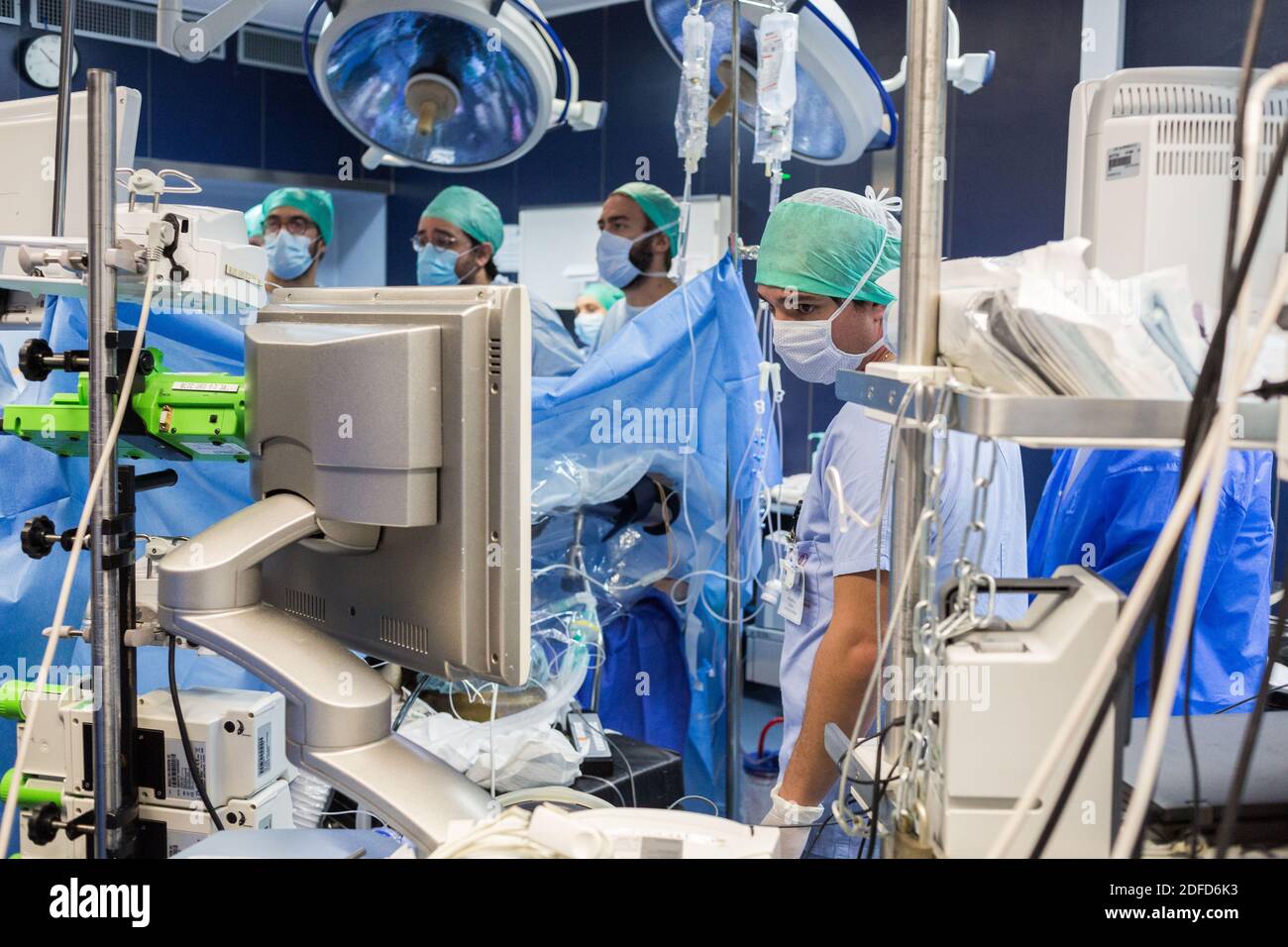 Kidney removal by laparoscopy from a living related donor, Bordeaux ...