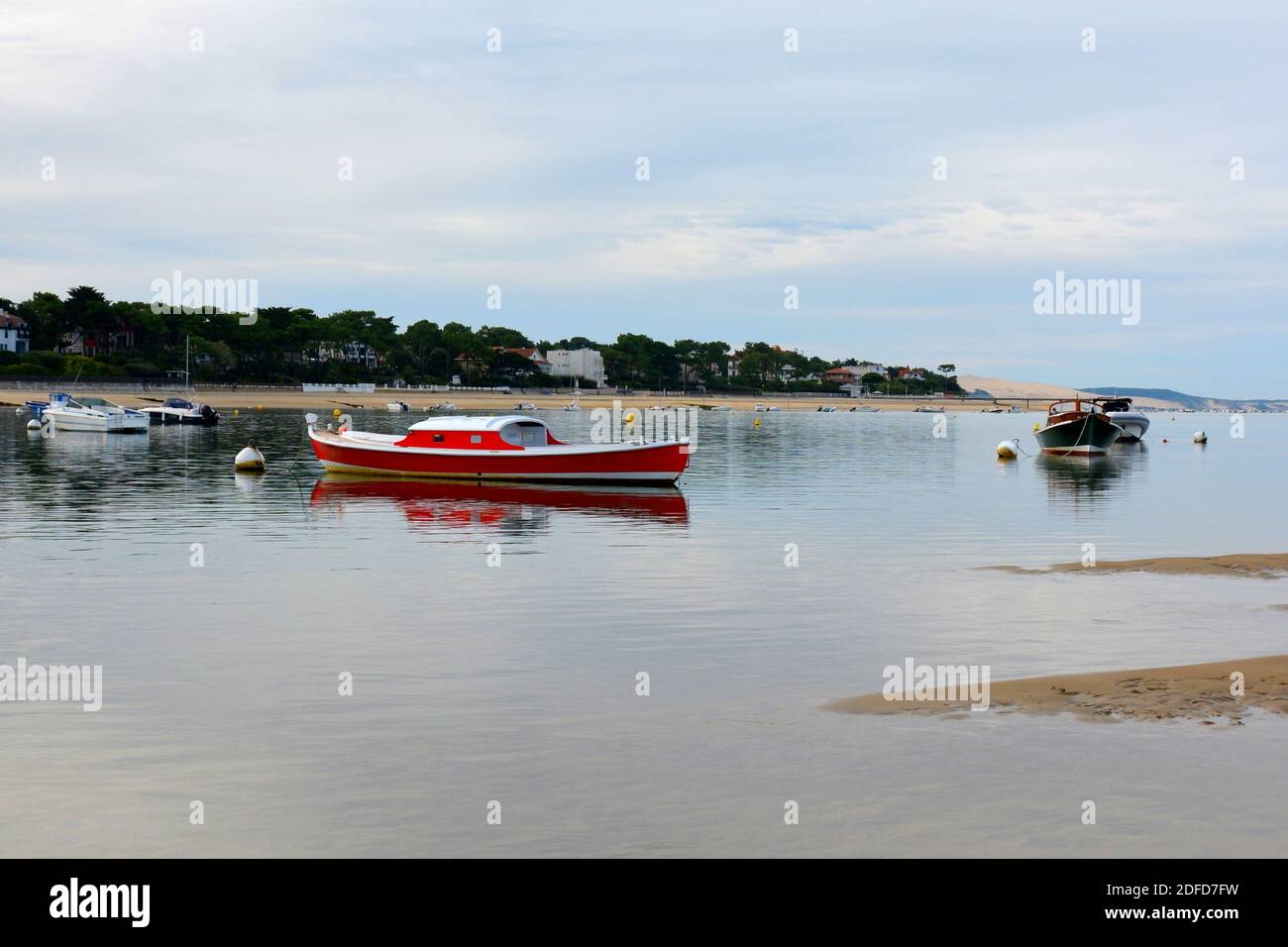 Pinasse boat hi-res stock photography and images - Alamy