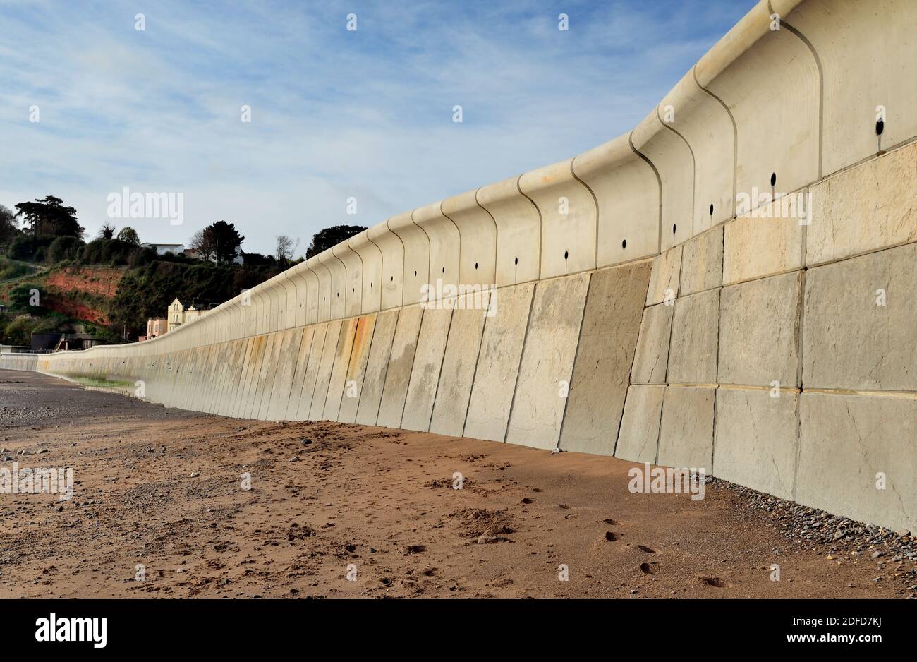 Recurve sea wall hi-res stock photography and images - Alamy