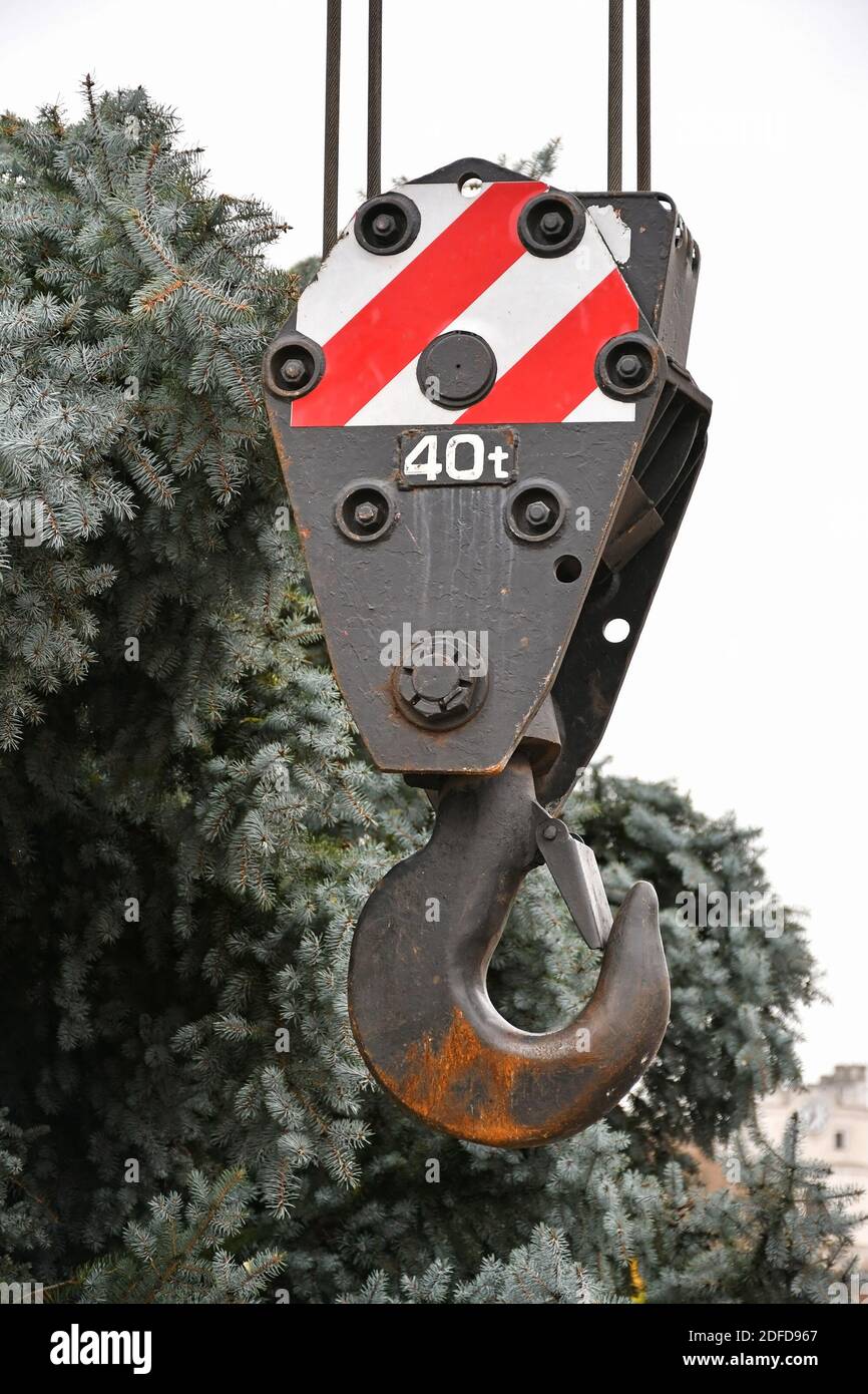 Hook of a large crane vehicle Stock Photo - Alamy