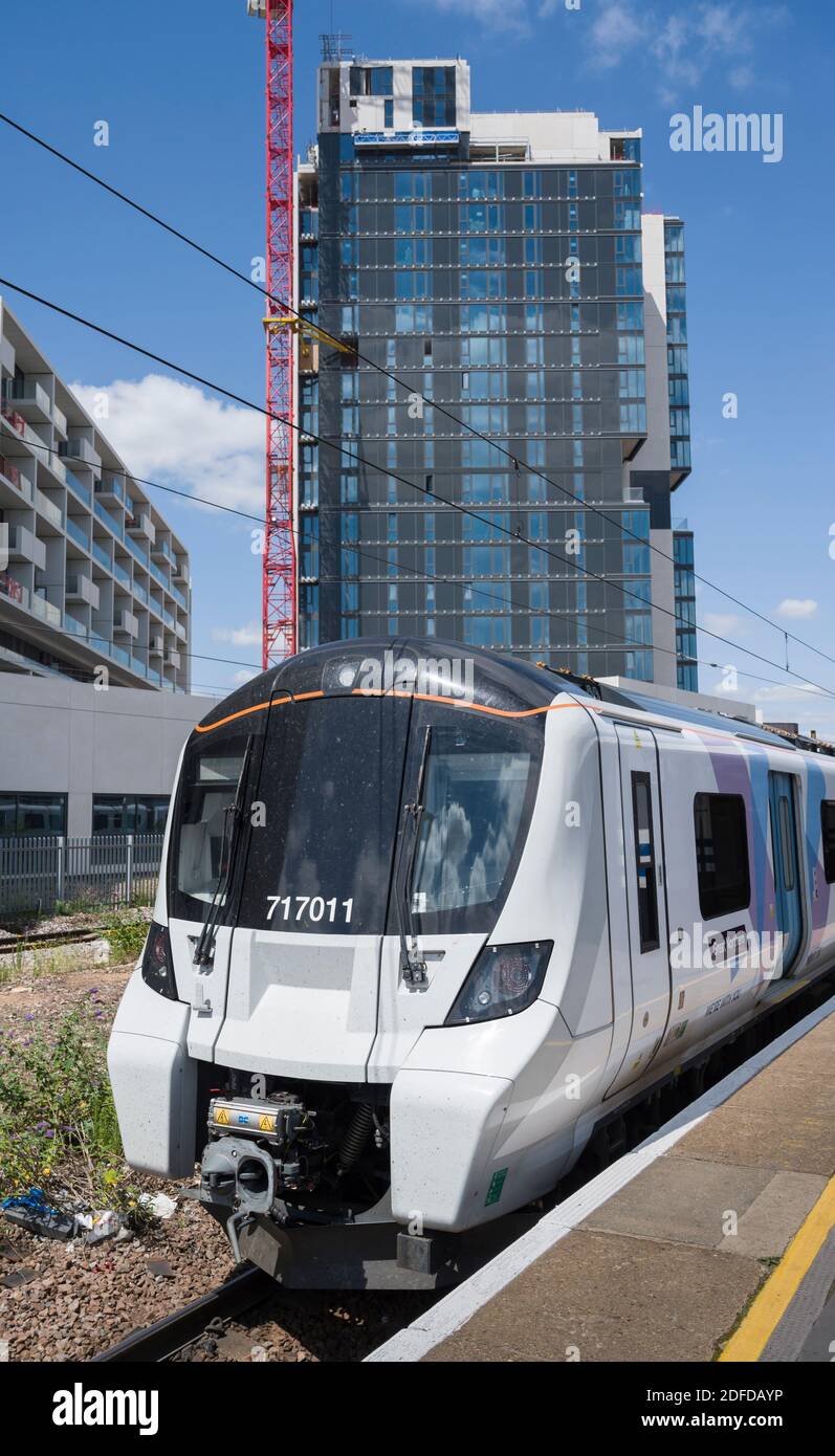 Class 717 desiro train hi-res stock photography and images - Alamy