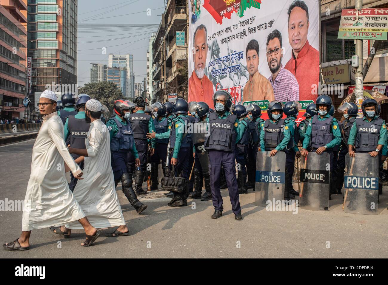 Bangladesh police riot hi-res stock photography and images - Alamy
