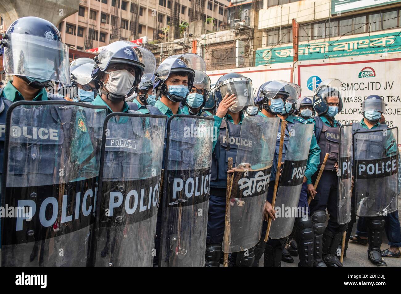 Dhaka, Bangladesh. 04th Dec, 2020. Riot police stand on guard during ...