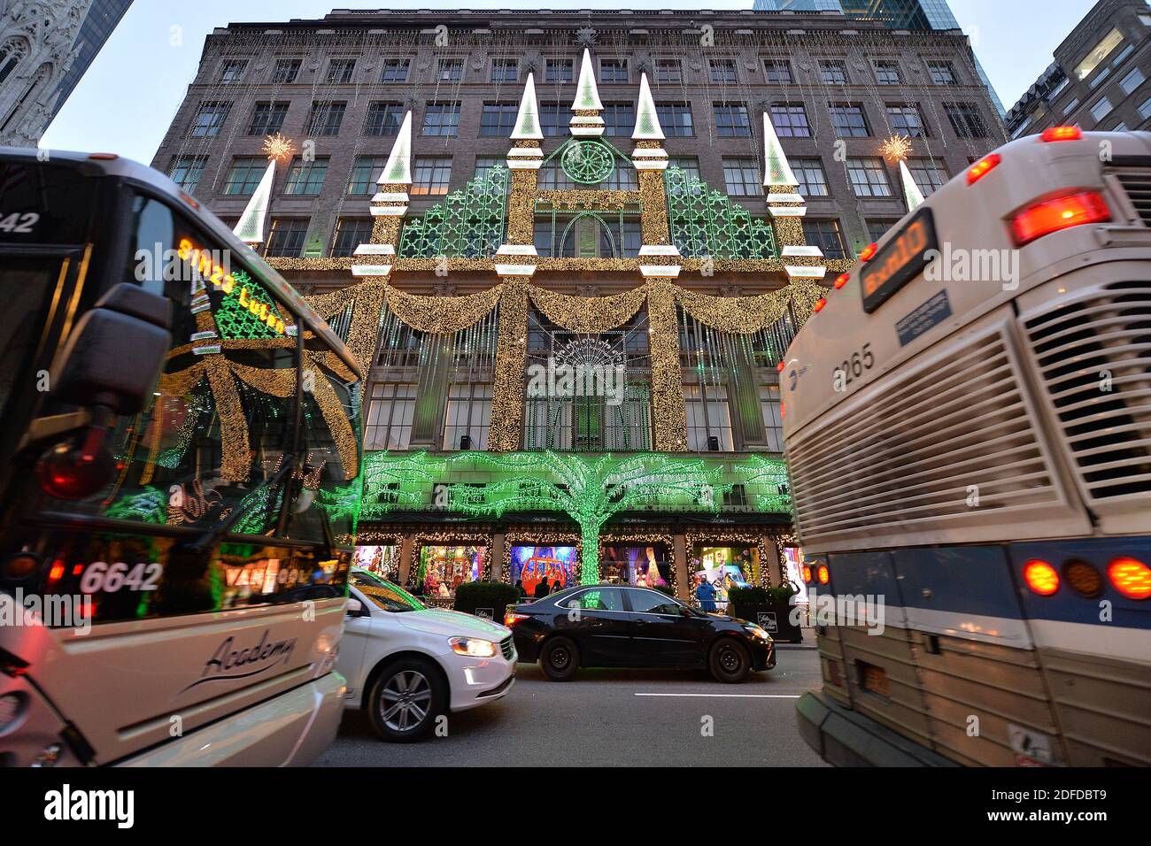 Commuter buses hi-res stock photography and images - Alamy