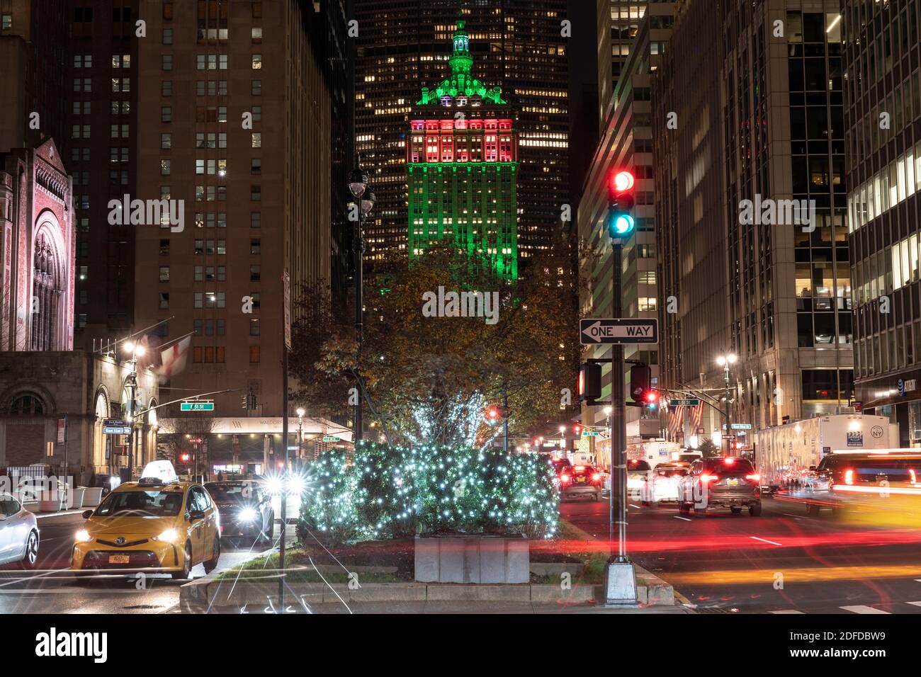 The helmsley building in new york hi-res stock photography and images ...