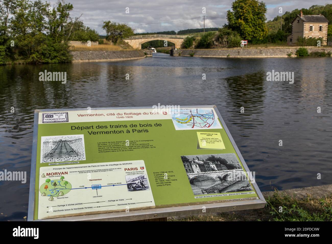 RIVER PORT OF VERMENTON, YONNE, BURGUNDY, FRANCE Stock Photo - Alamy