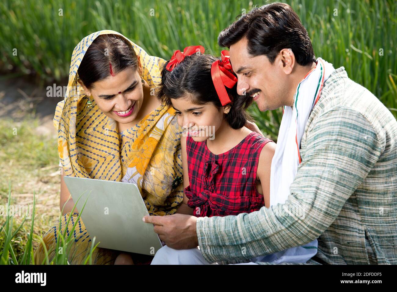 Agriculture technology woman hi-res stock photography and images - Alamy