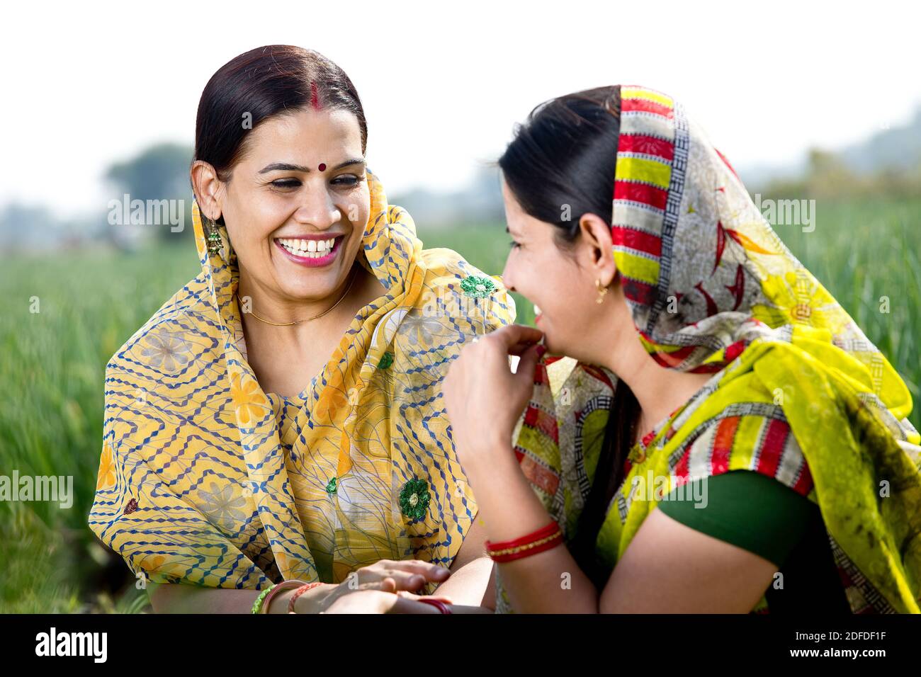 Indian rural women talking hi-res stock photography and images - Alamy