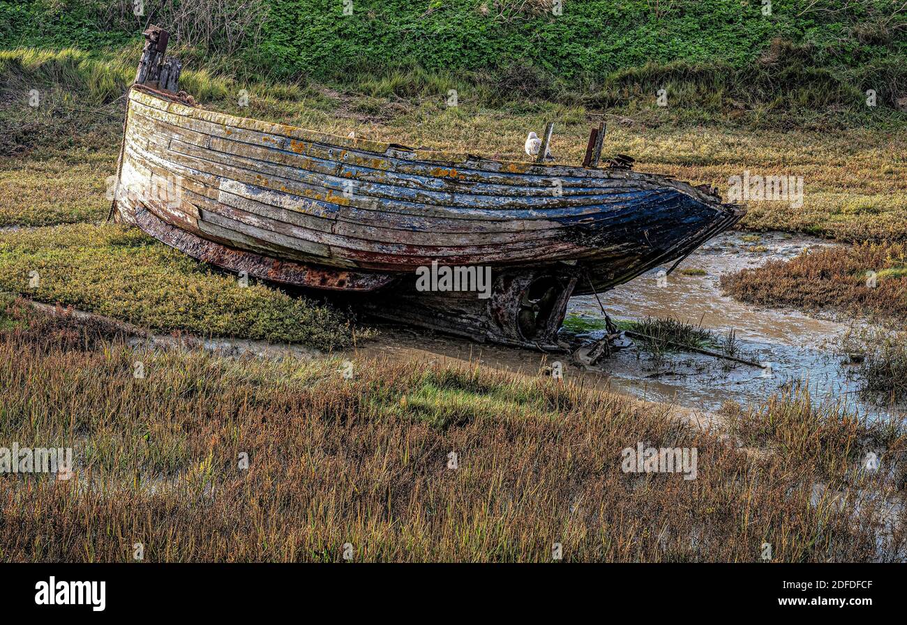 Abandoned boat on mudbank in Kent Stock Photo - Alamy