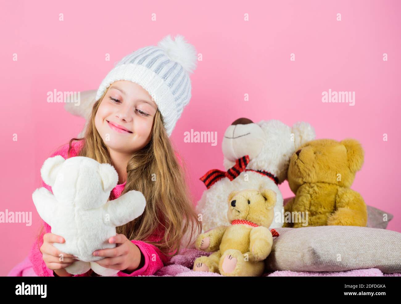 Teddy bears help children handle emotions and limit stress. Child small ...