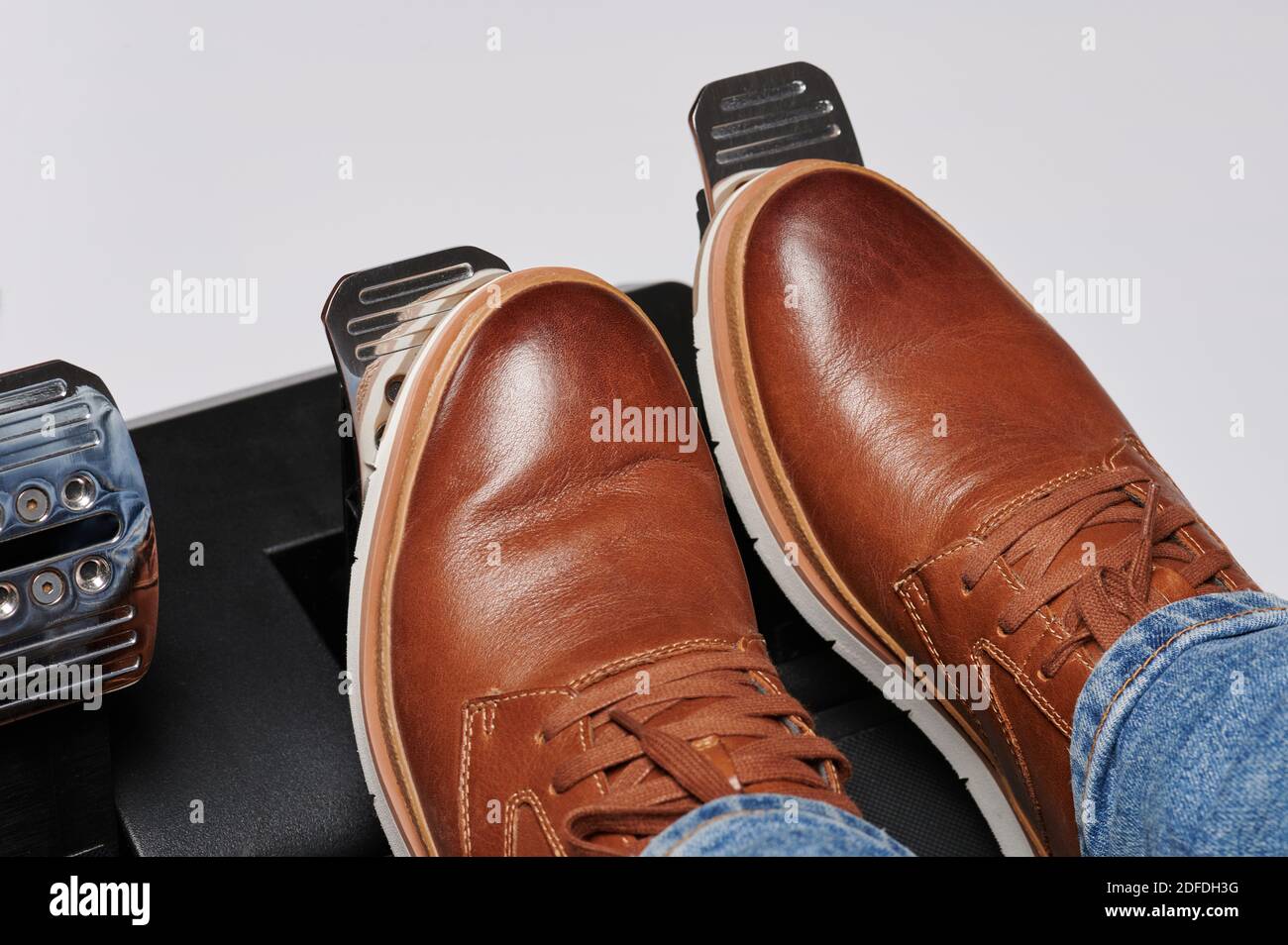 Vehicle break in hi-res stock photography and images - Alamy