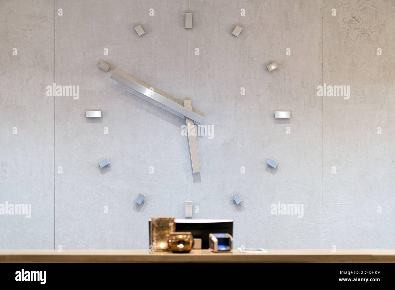 Reception clock hi-res stock photography and images - Alamy