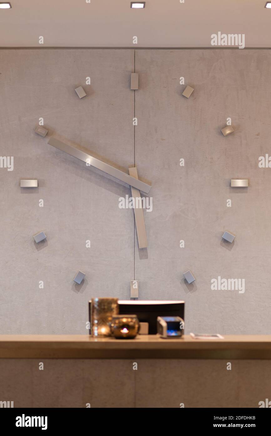 Reception clock hi-res stock photography and images - Alamy