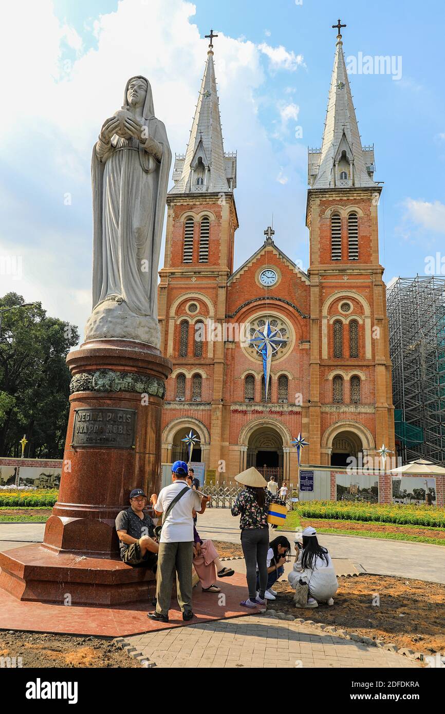 Notre-Dame Cathedral Basilica of Saigon, officially Cathedral Basilica ...