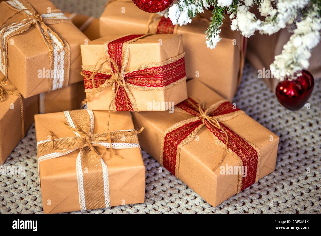 Gifts under the tree hi-res stock photography and images - Alamy