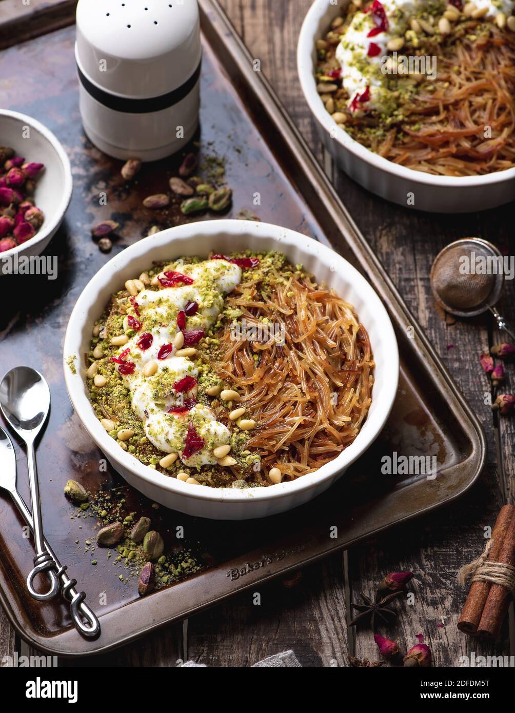 Arabic sweets hi-res stock photography and images - Alamy