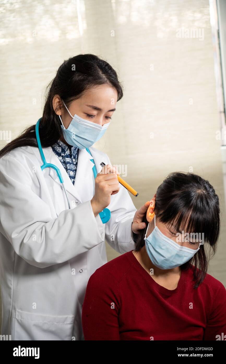 Consultation with purulent otitis on the screen Stock Photo - Alamy