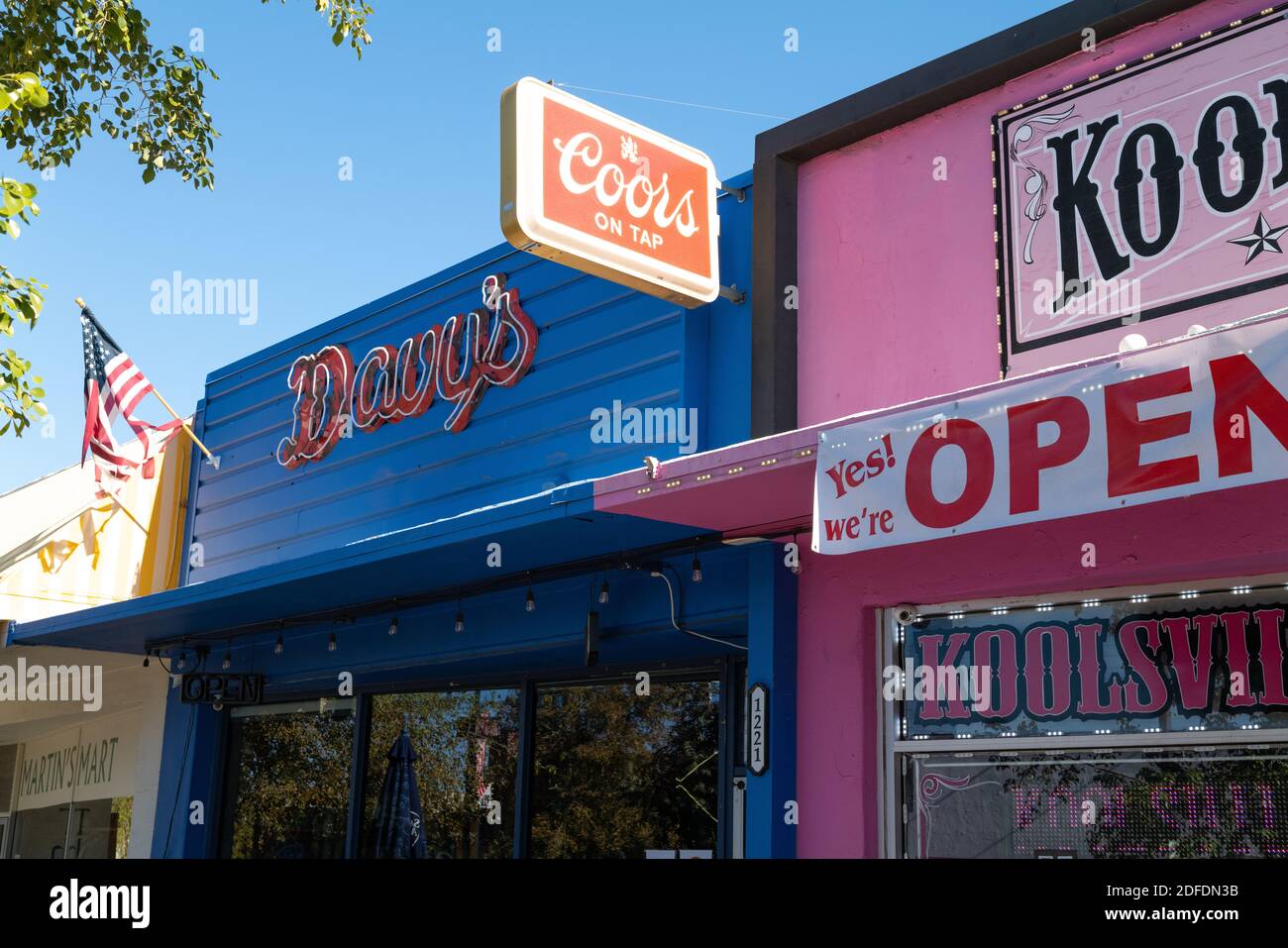 Colorful storefronts hi-res stock photography and images - Alamy