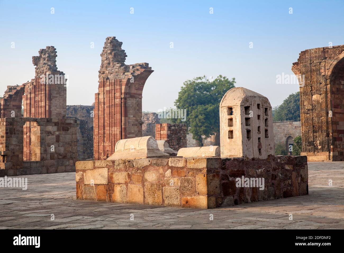 India, Delhi, India, Delhi, New Delhi, Qutub Minar, Quqqat-UL-islam ...