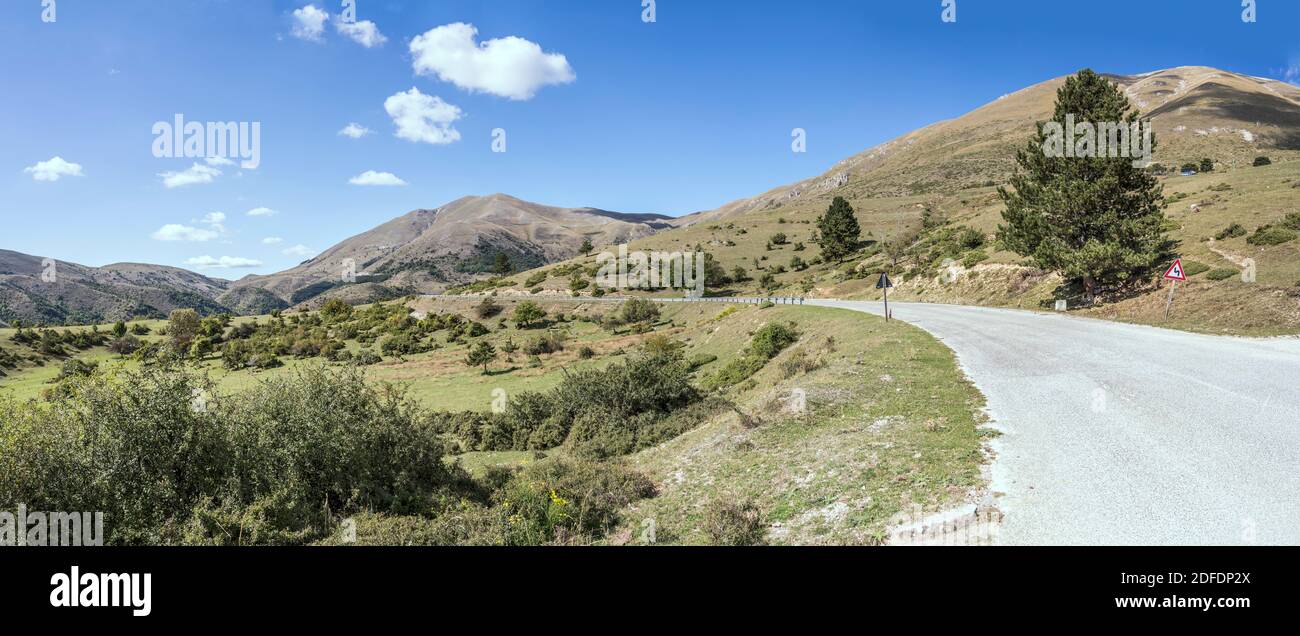 Bending mountain road hi-res stock photography and images - Alamy