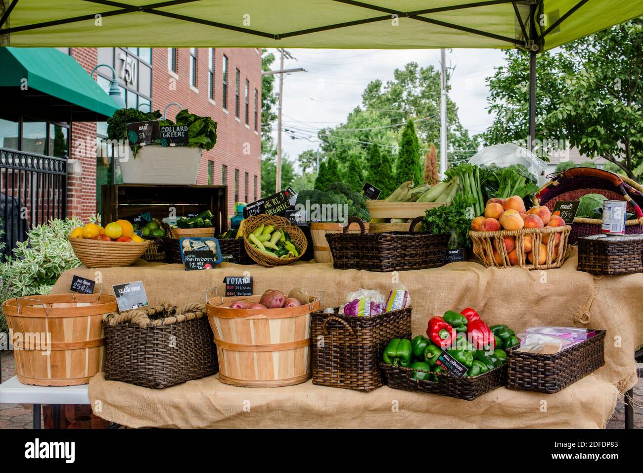 Storage of fresh fruits hi-res stock photography and images - Alamy