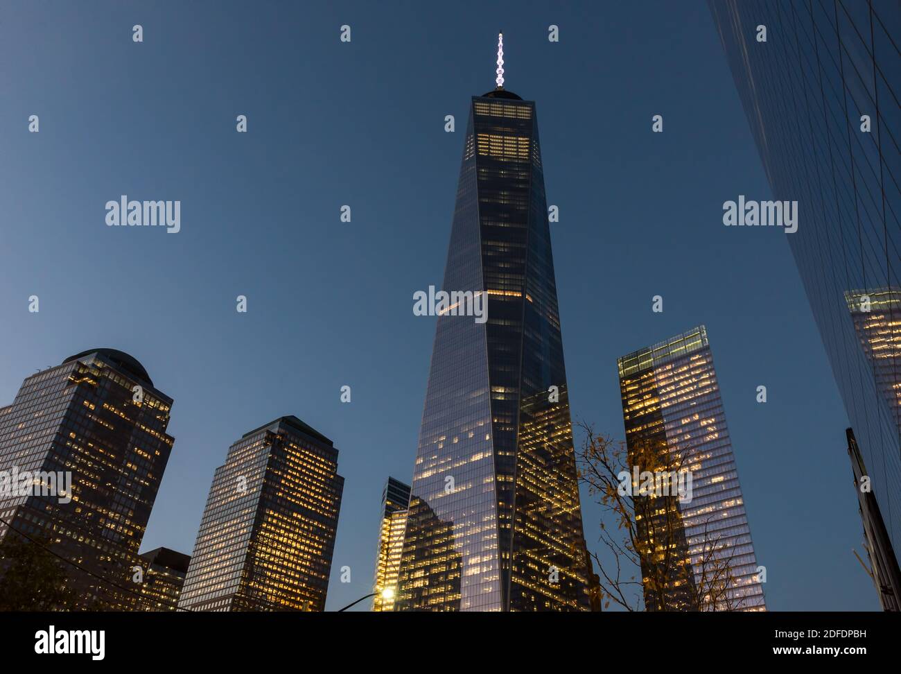 One world trade center main facade hi-res stock photography and images ...