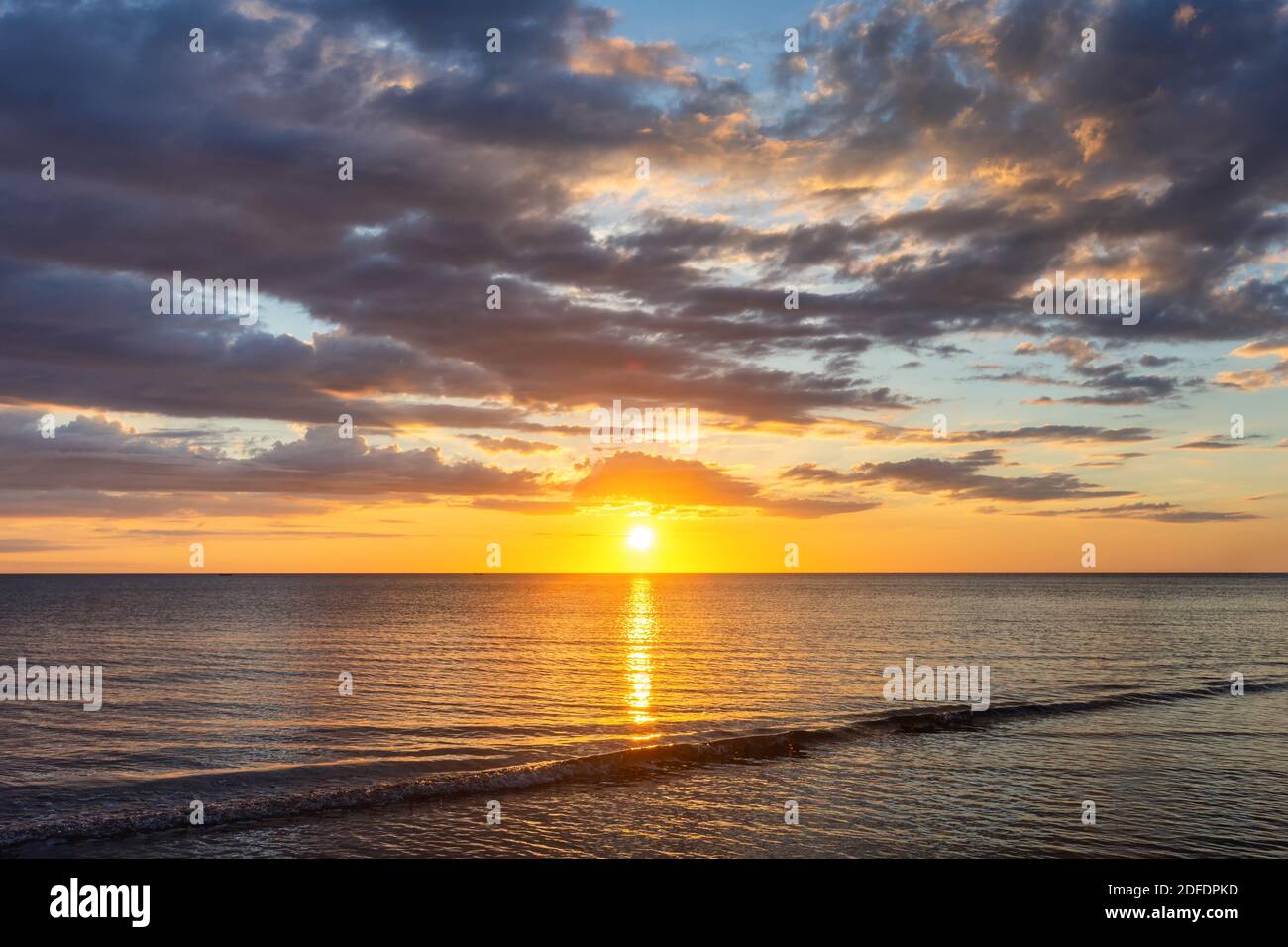 Golden Hour Sunset View at Tanjung Aru Beach, Kota Kinabalu, Sabah ...