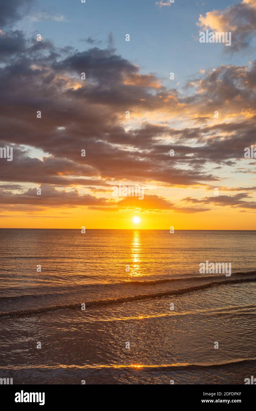 Golden Hour Sunset View at Tanjung Aru Beach, Kota Kinabalu, Sabah ...