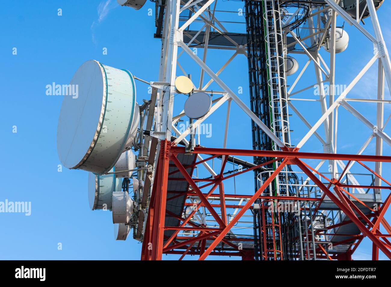 Radio communication antenna hi-res stock photography and images - Alamy