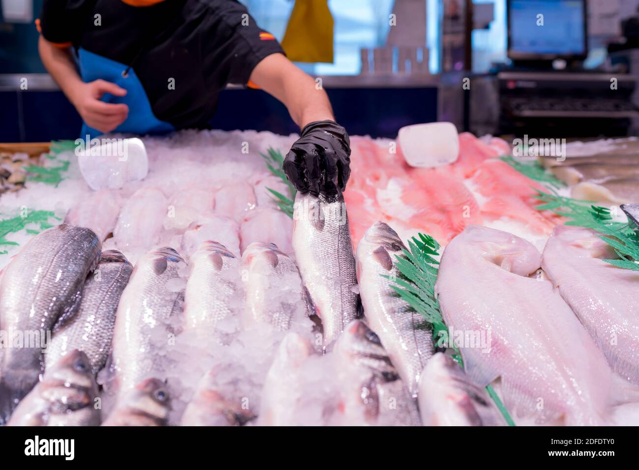 Fishmonger with mask hi-res stock photography and images - Alamy