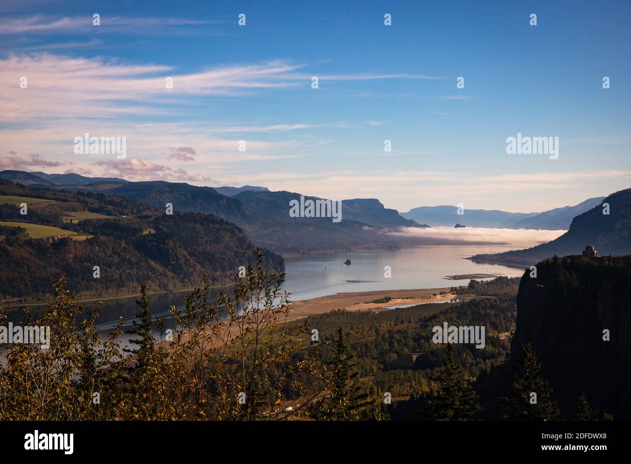 Columbia river cliff reflection hi-res stock photography and images - Alamy