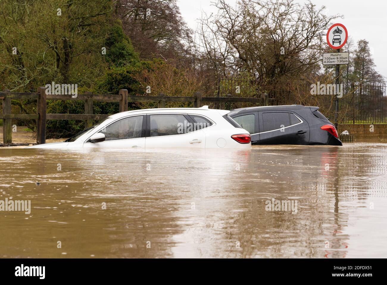 Abandoned car flood water hi-res stock photography and images - Alamy