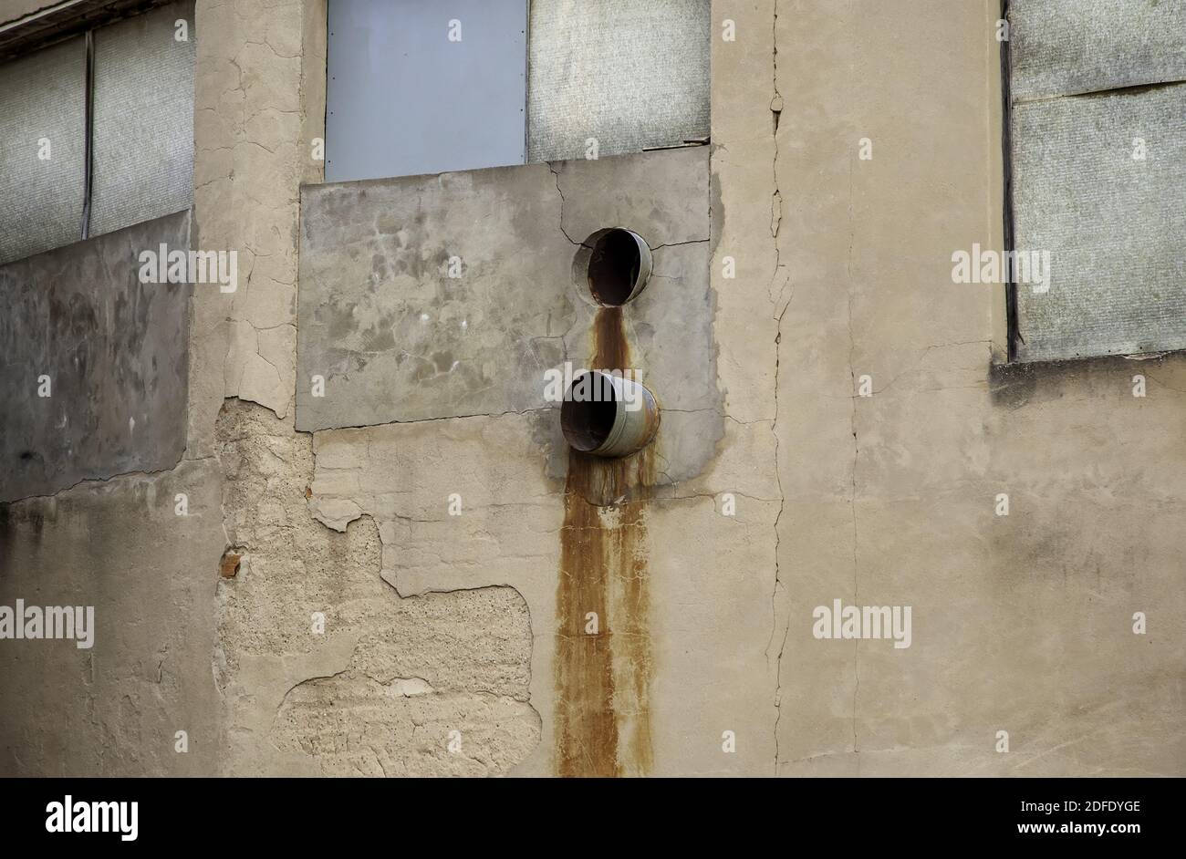 Broken oil pipe hi-res stock photography and images - Alamy