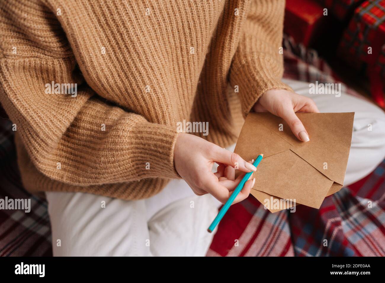 Writing letter hi-res stock photography and images - Alamy