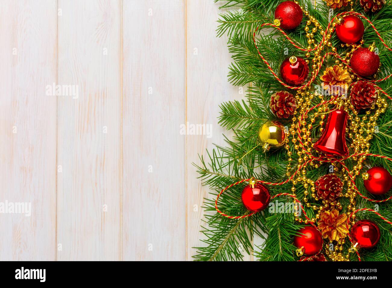 Christmas background with decorated wreath. Christmas greeting ...
