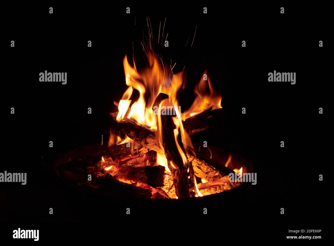 Close up of an outdoor fireplace, bonfire Stock Photo - Alamy