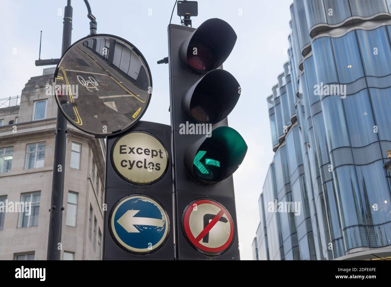 Traffic light on Oxford Street with the reflection of a cycle lane in ...