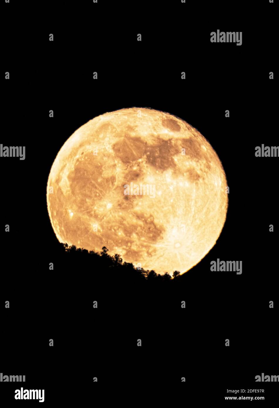 Full Beaver Moon; Frost Moon, Mourning Moon; rises over Rocky Mountains ...