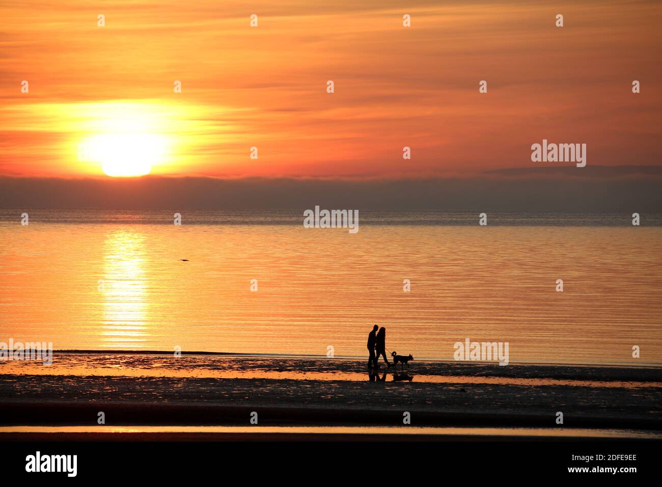 Couple scotland beach arran hi-res stock photography and images - Alamy