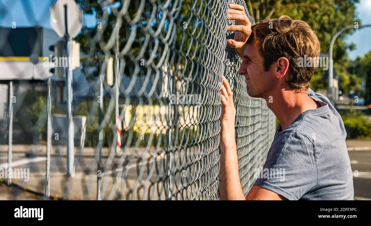 Old man leaning fence hi-res stock photography and images - Alamy