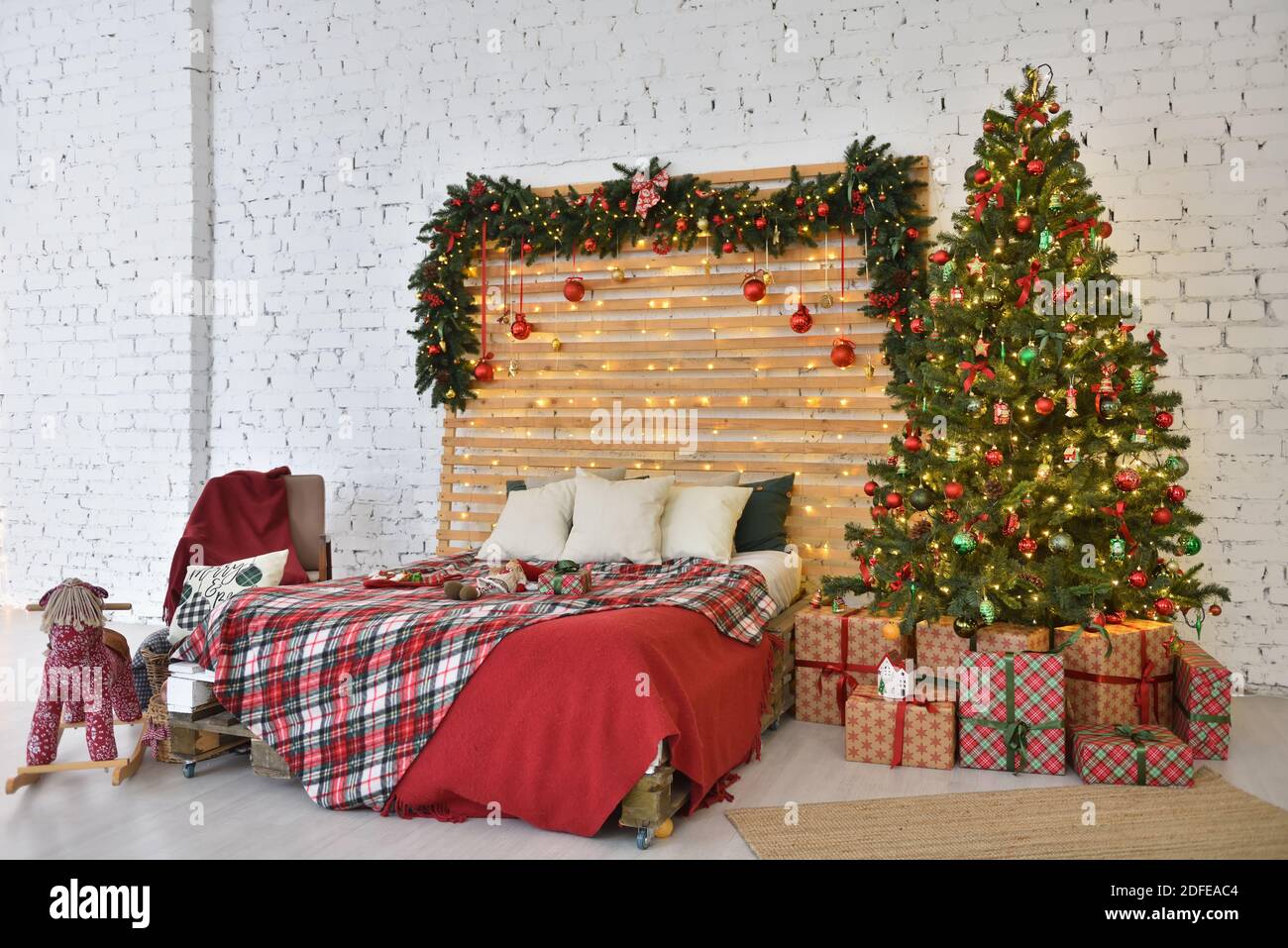 Red brick wall interior warm hi-res stock photography and images - Alamy