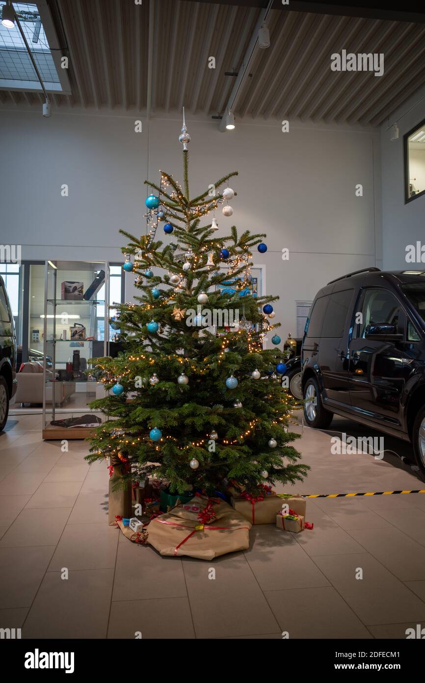 Car dealership christmas hi-res stock photography and images - Alamy