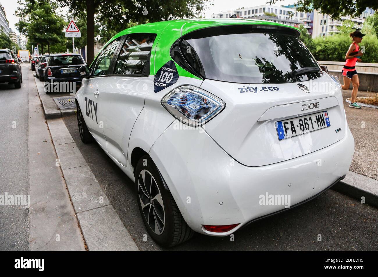 Renault Ze Logo Paris Renault Kangoo Z.E. Electric Vehicle Showcased