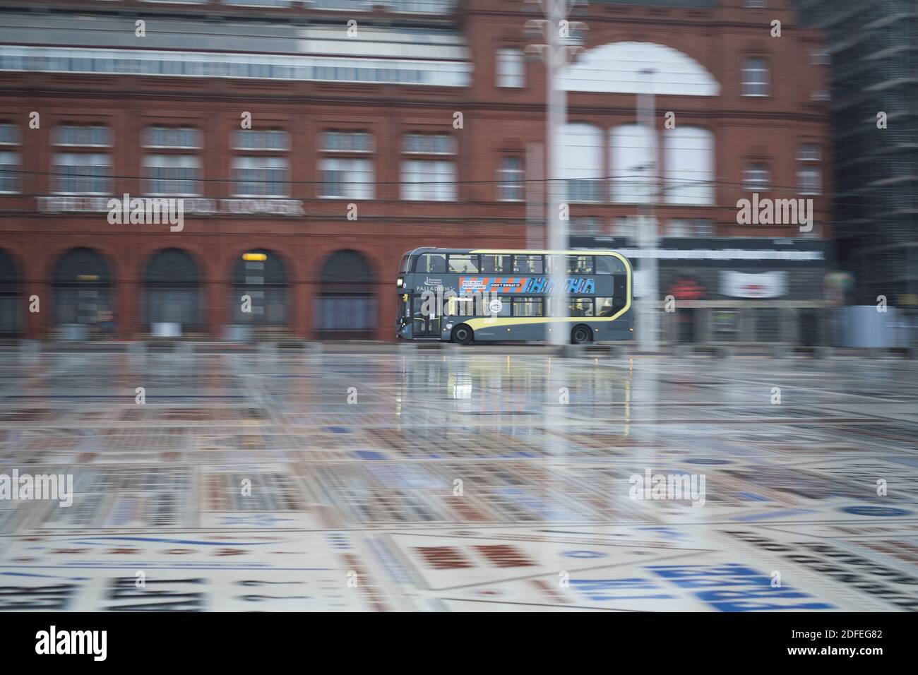 Blackpool Bus, Bus in motion, in front of Blackpool tower Stock Photo ...