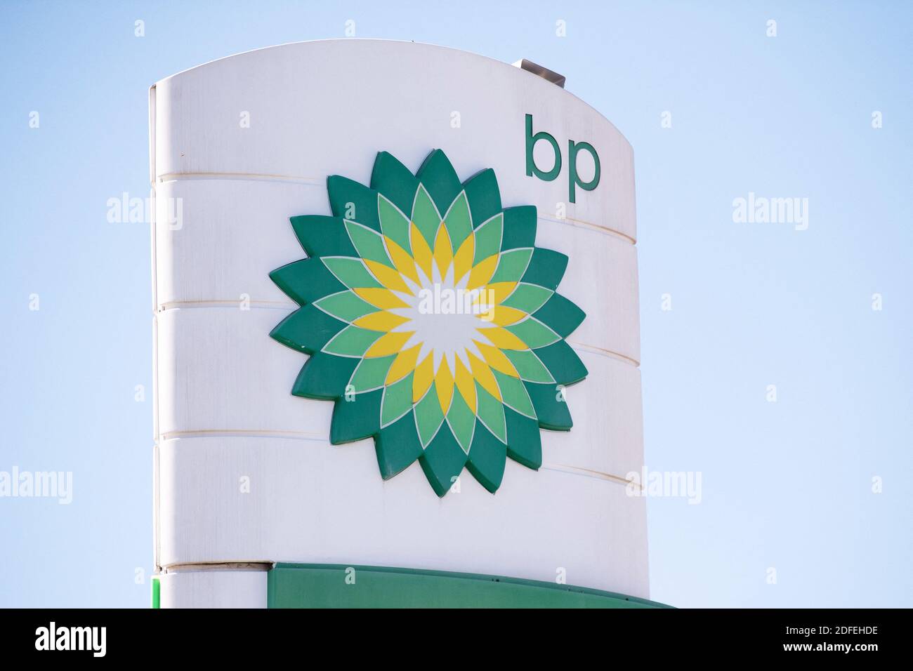 Sign shop bp service station hi-res stock photography and images - Alamy