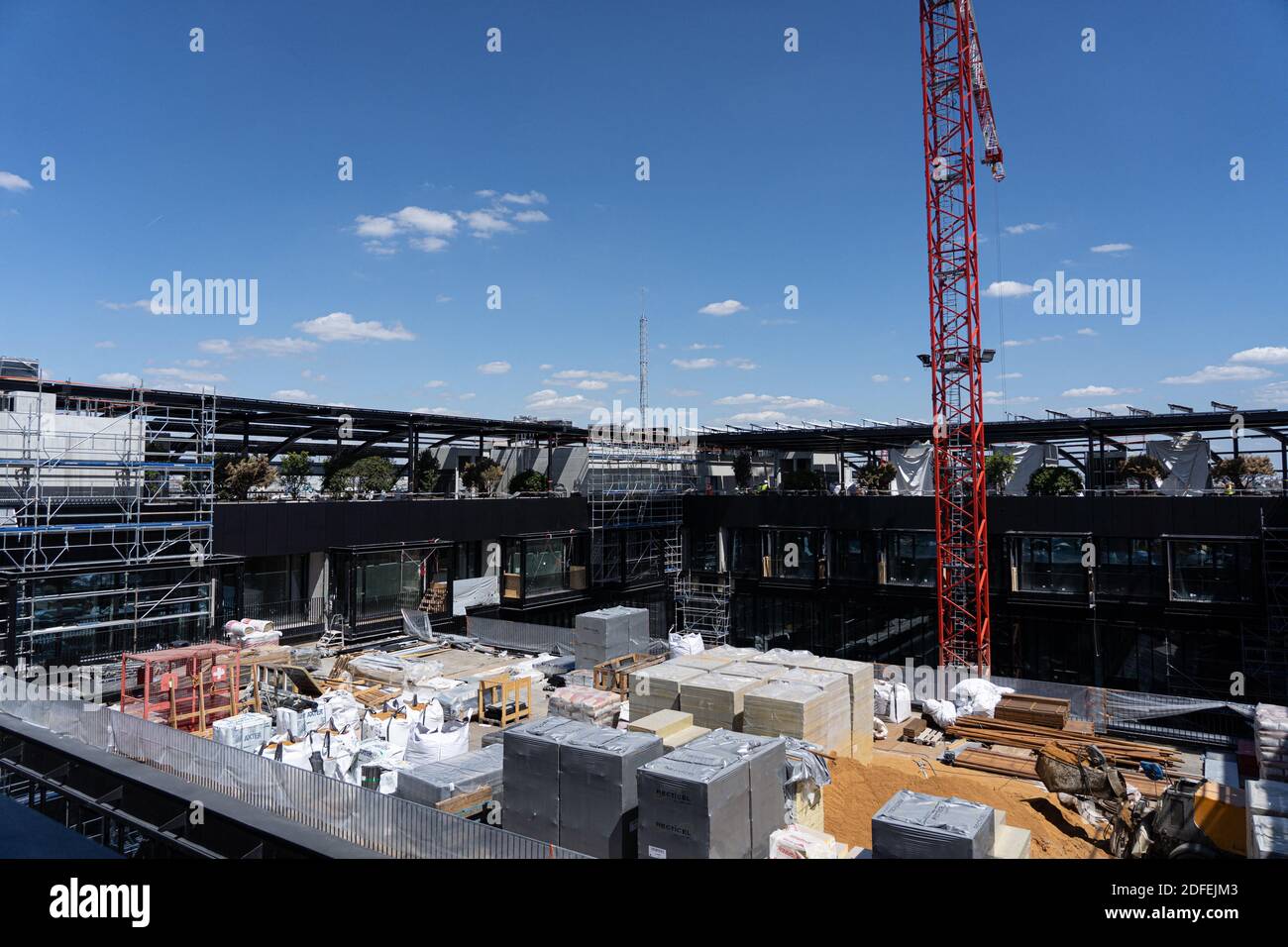 The roof of the Poste du Louvre building that is under renovation ...