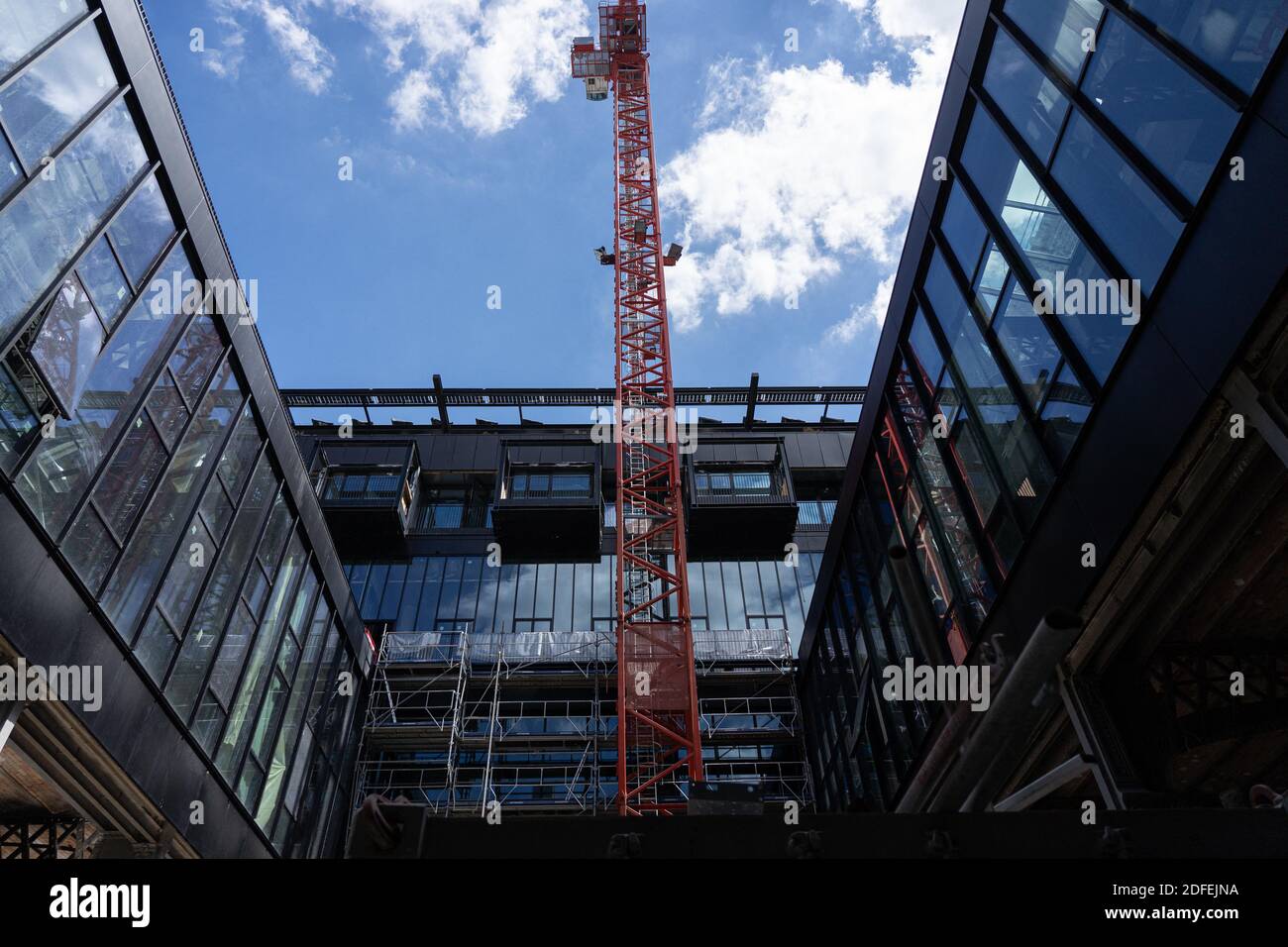The center of the Poste du Louvre building that is under renovation ...